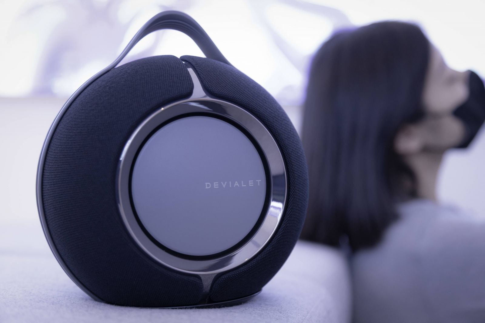 絕美法國音響 Devialet 首款可攜式智慧揚聲器 Devialet Mania，自適應 360 度音效，隨處享受劇場般的震撼-體驗評測 - 三創生活